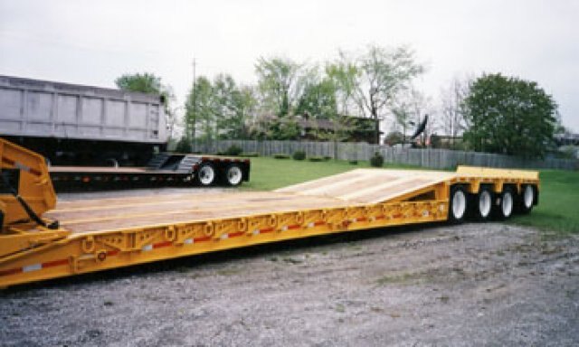 J.C. Hydraulic detachable gooseneck float c/w retractable ramps to rear ...