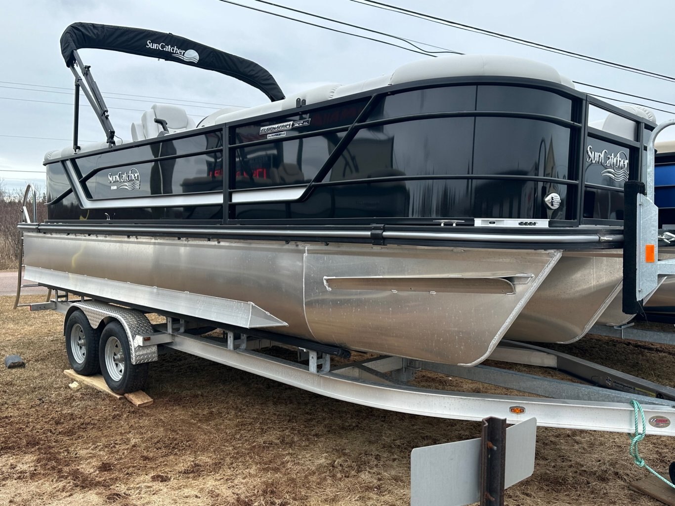 2024 SunCatcher Fusion 322RC complete with a Yamaha 90hp SHO Motor ...