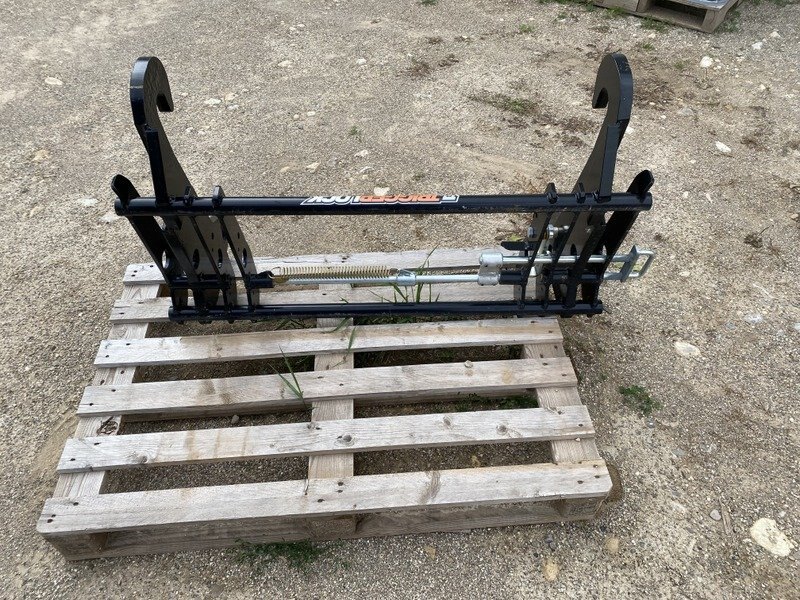 HLA JOHN DEERE TO ALO ADAPTOR | 746 | Maxwell Farm Service | Maxwell ...