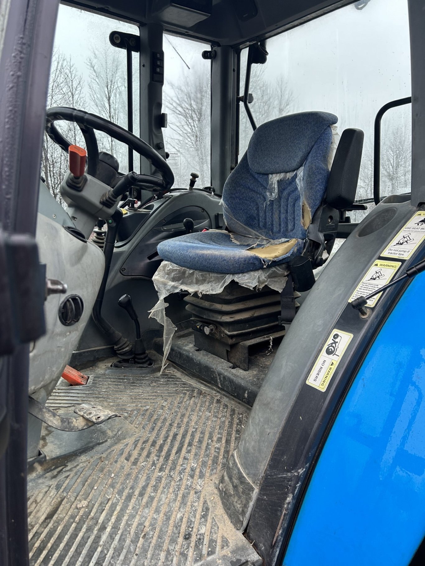 Landini Vision 80 Cab, Loader, Blade | Bromley Farm Supply Ltd - 1.613 ...