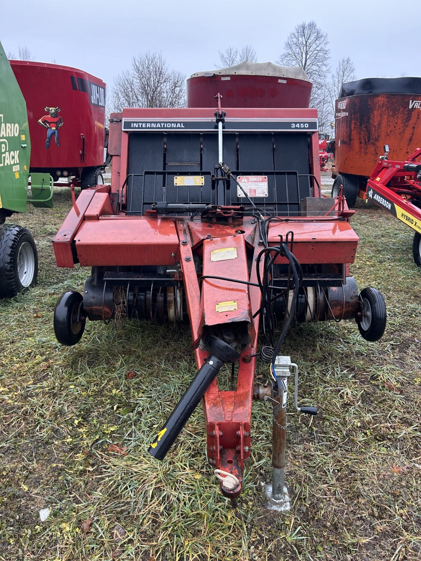 International 3450 Round Baler | Bromley Farm Supply Ltd - 1.613.649 ...