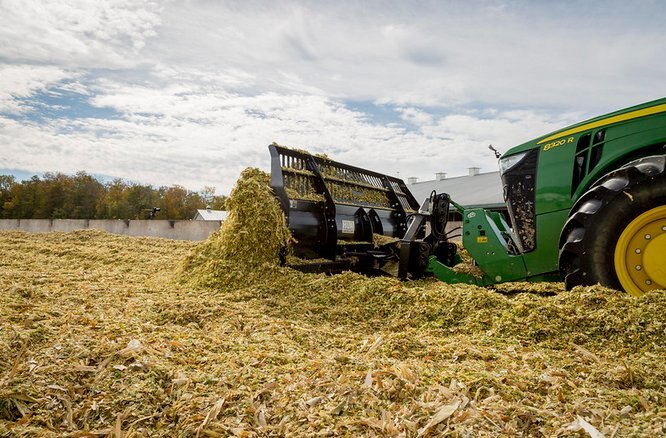 HLA 5000 Series Silage Blade Front Wheel Assist Tractors