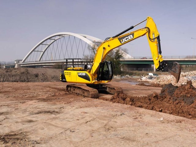 JCB JS220 Tracked Excavator|Art's Way Dealer in South Vineland - Red ...