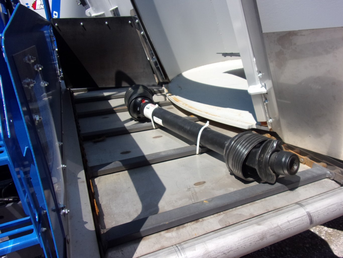 Penta 9630 Tmr Mixer | Embro Farm Systems - Embro Ontario, AG equipment