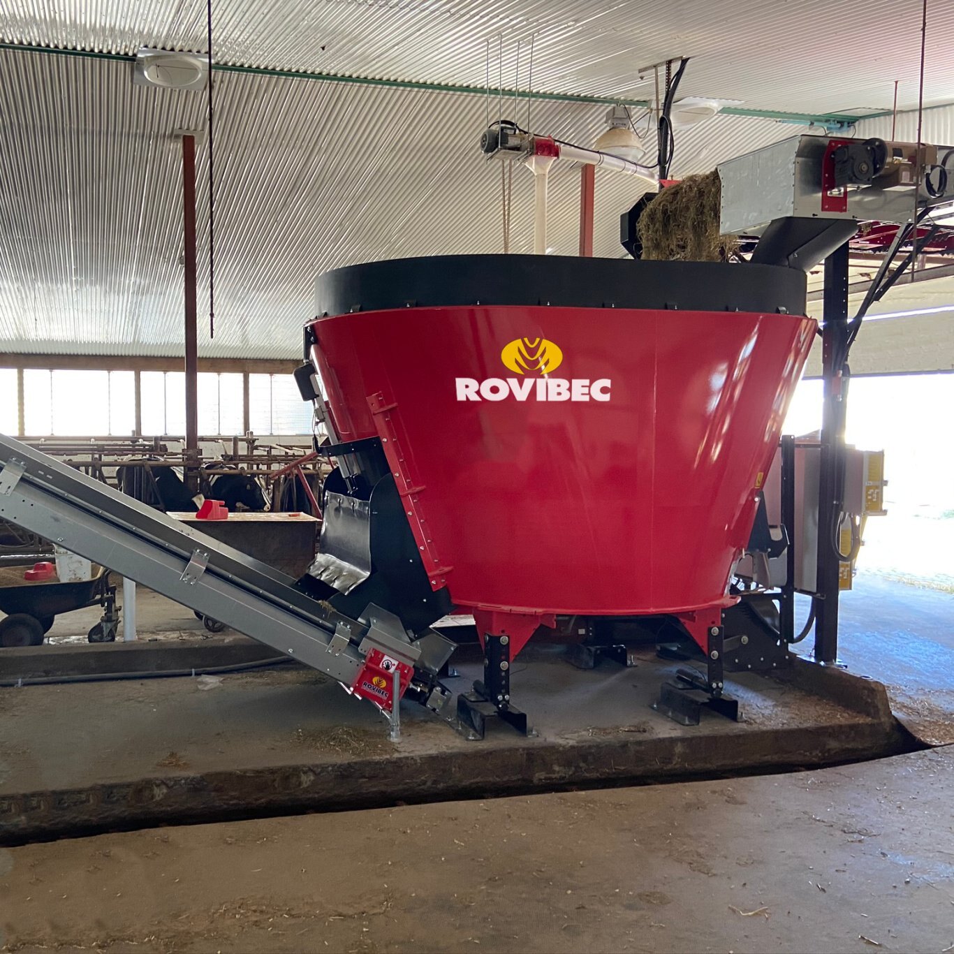 Rovibec M40S Vertical TMR Mixer | Embro Farm Systems - Embro Ontario, AG equipment