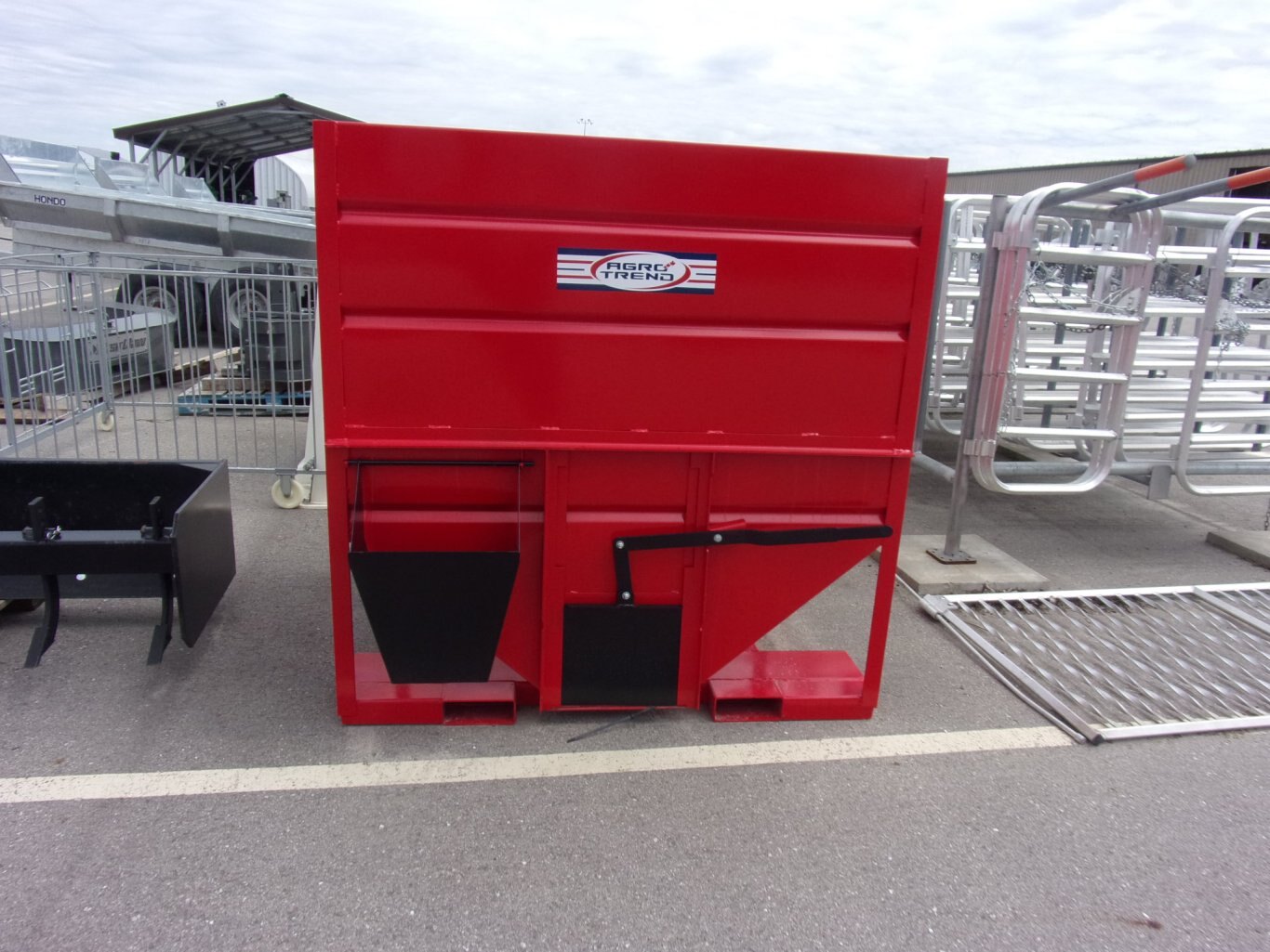 Agro Trend Tote Bin / Feed Box | Embro Farm Systems - Embro Ontario, AG ...