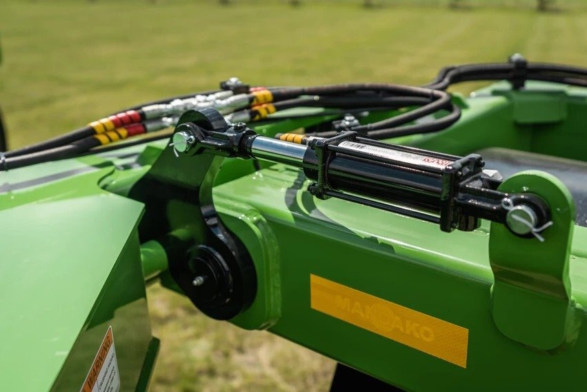Mandako Dealer in Holland, Manitoba, Drummond Farm Service
