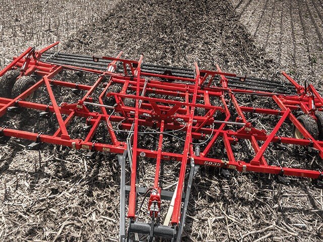 Sunflower 5035 THREE SECTION FIELD CULTIVATOR