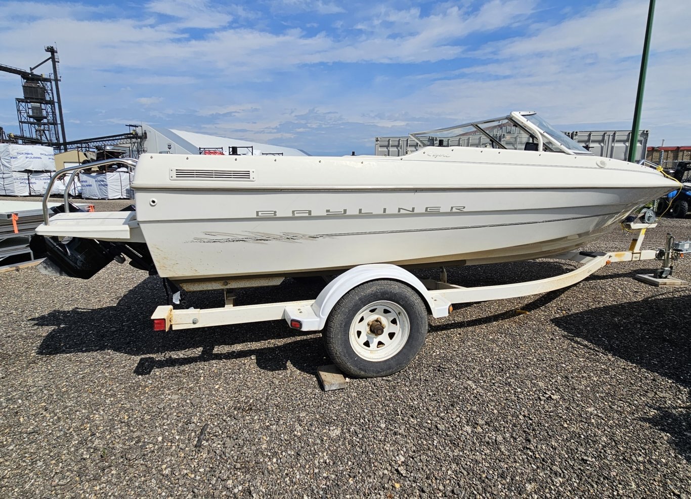 1999 BAYLINER CAPRI 1954 | Home | Schrader's, Yorkton, SK 306-783-3333