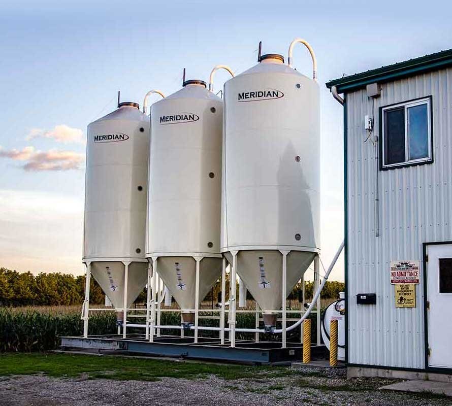 Meridian SmoothWall Feed Bins | Farm Equipment For Sale in Manitoba ...