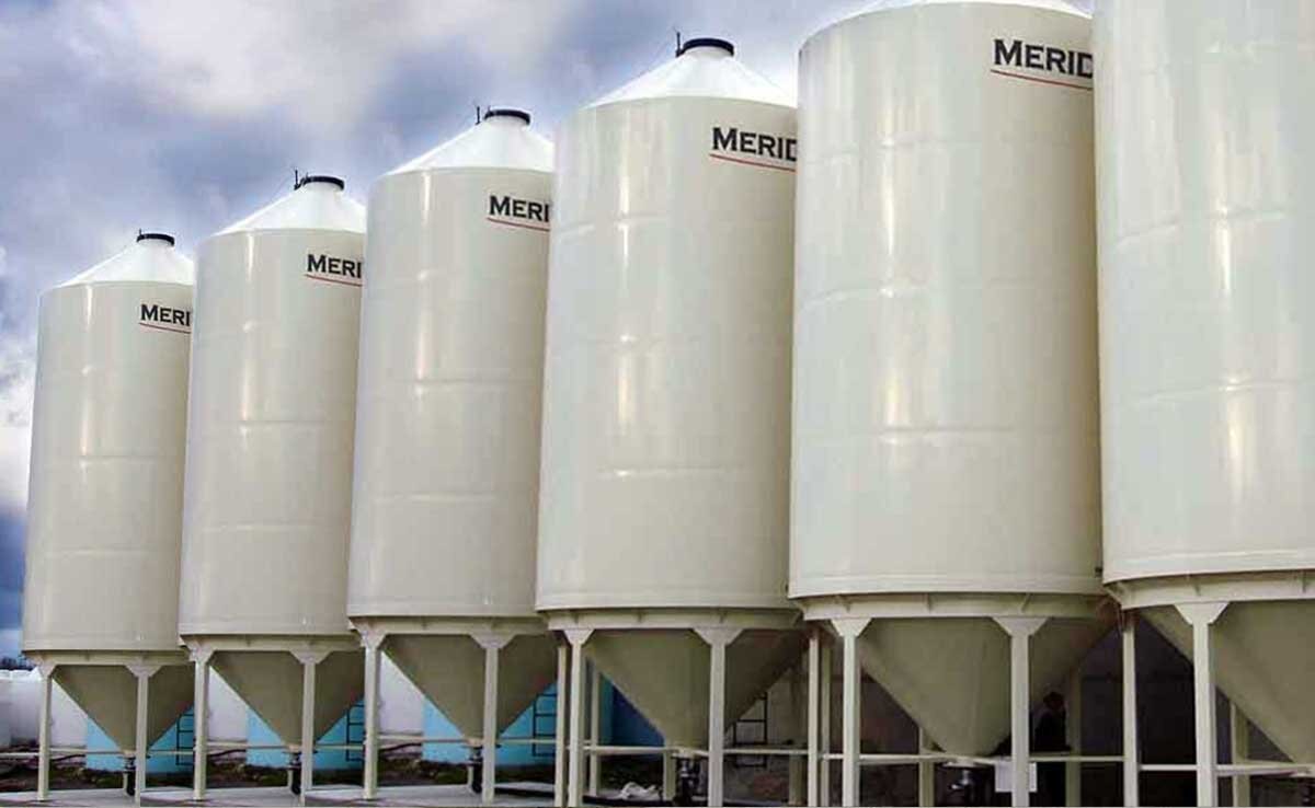 Meridian SmoothWall Liquid Hopper Bins | Farm Equipment For Sale in ...