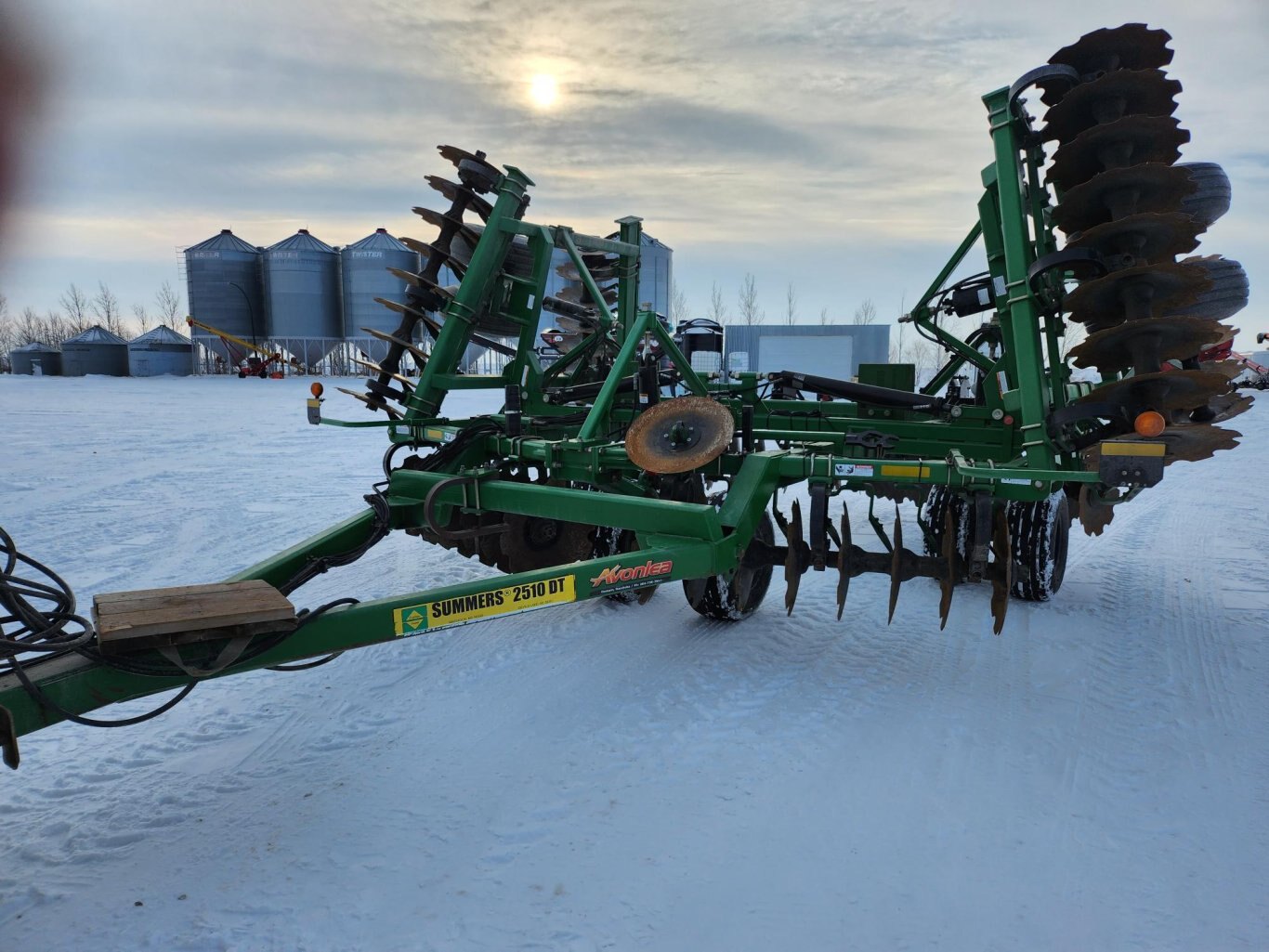 Used Farm Equipment: Used Grain Wagons & Carts for Sale in Manitoba