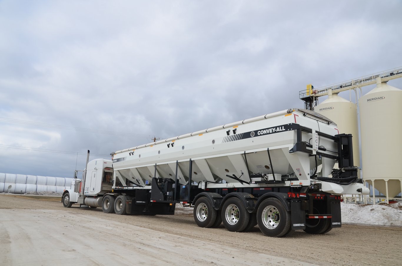 Convey-All CST-1550 Conveyor Unload Seed Tender and Fertilizer ...