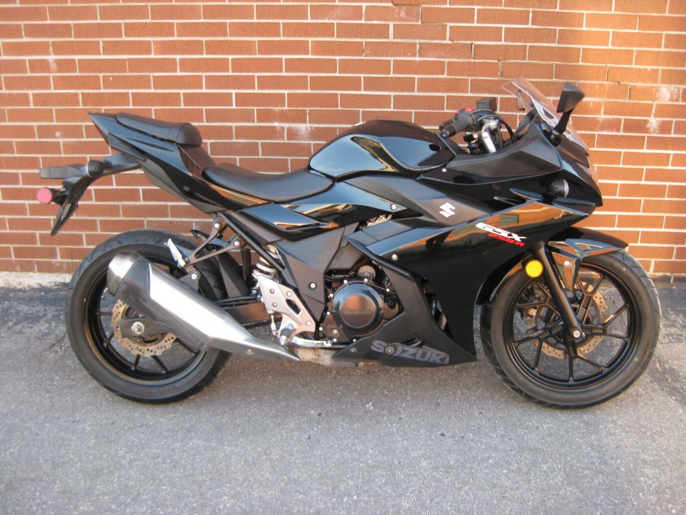 2018 Suzuki GSX250R | Z616 | Cycle World Superstore - New & Used ...