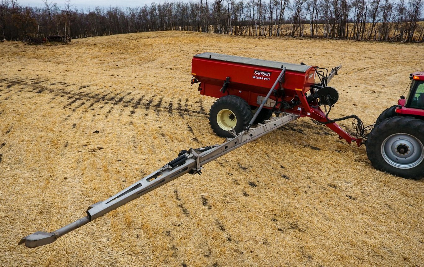 Salford 8700 APPLICATOR | Equipment Ontario | CASE IH MAHINDRA JCB ...