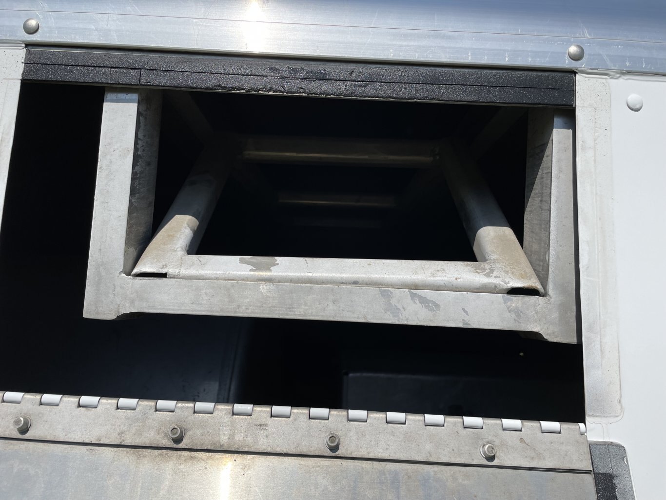 1997 Freightliner FLB S/A Cabover Truck Tractor w/Garage | RRKD97 | Used Heavy Equipment Marketplace