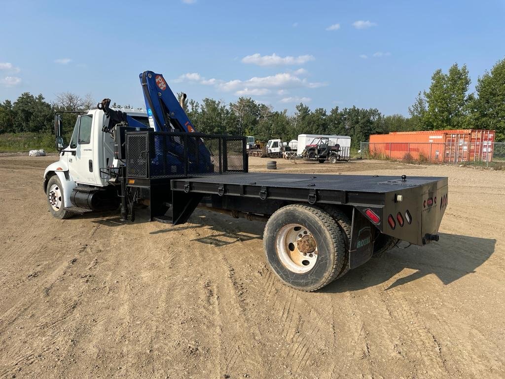 2002 INTERNATIONAL 4300 S/A KNUCKLE PICKER BOOM FLATBED TRUCK ...