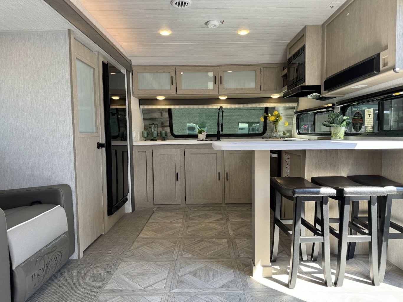 2024 Forest River SALEM 28FKG | 4 | Young's RV | Making your RV lifestyle more affordable | 902 ...