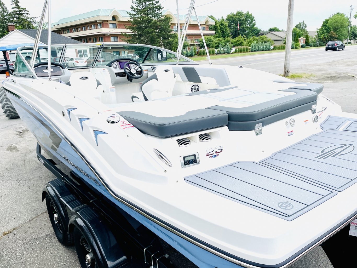 2023 CHAPARRAL 23 SSi Wide Band Hull - Steel Blue | CH23SSI23.02 | Home ...