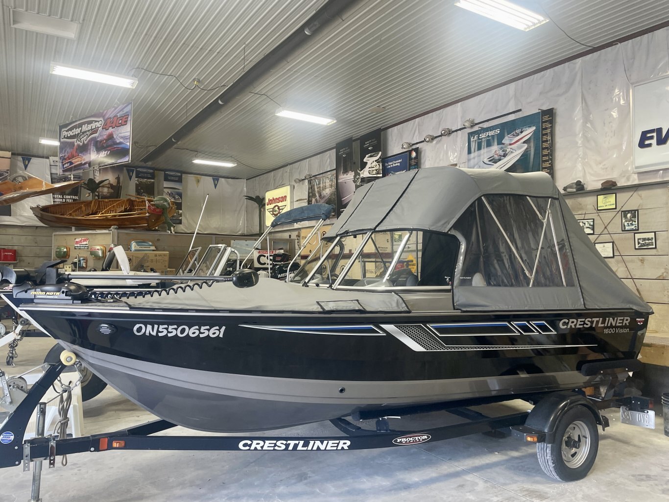 2016 Crestliner 1600 Vision - ONLY 58.8hrs!!! | BRKCR1600V23.08.01 ...