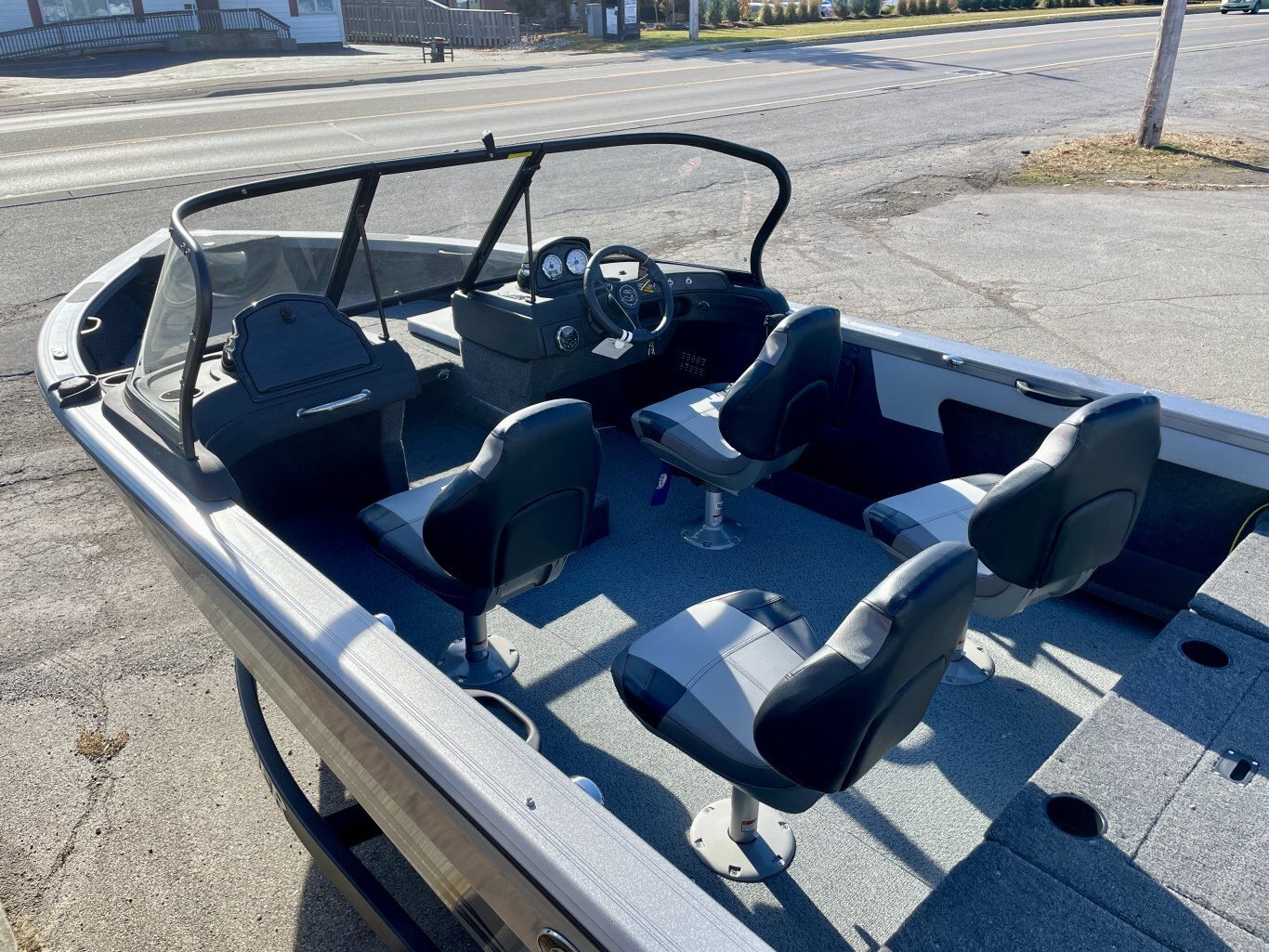 2024 Crestliner 1850 Super Hawk Jump Seat