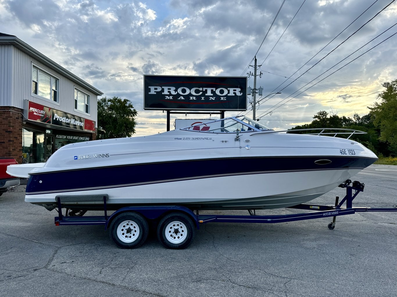 1996 FourWinns 245 SunDowner | Featured Inventory | Proctor Marine ...