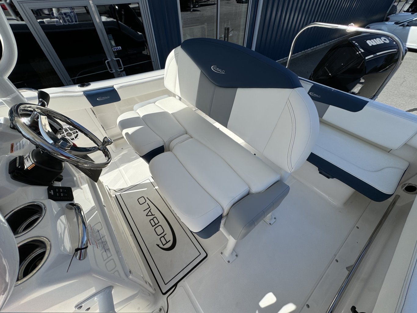 2024 Robalo R222 | 707339 | Home | The Boat Warehouse | Kingston ...