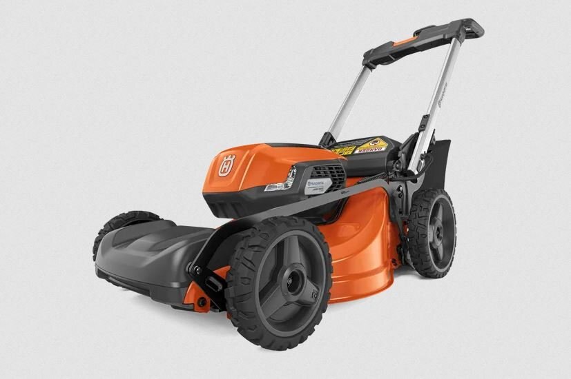 HUSQVARNA Lawn Xpert LE-322 with battery and charger | Taylor's Marine ...